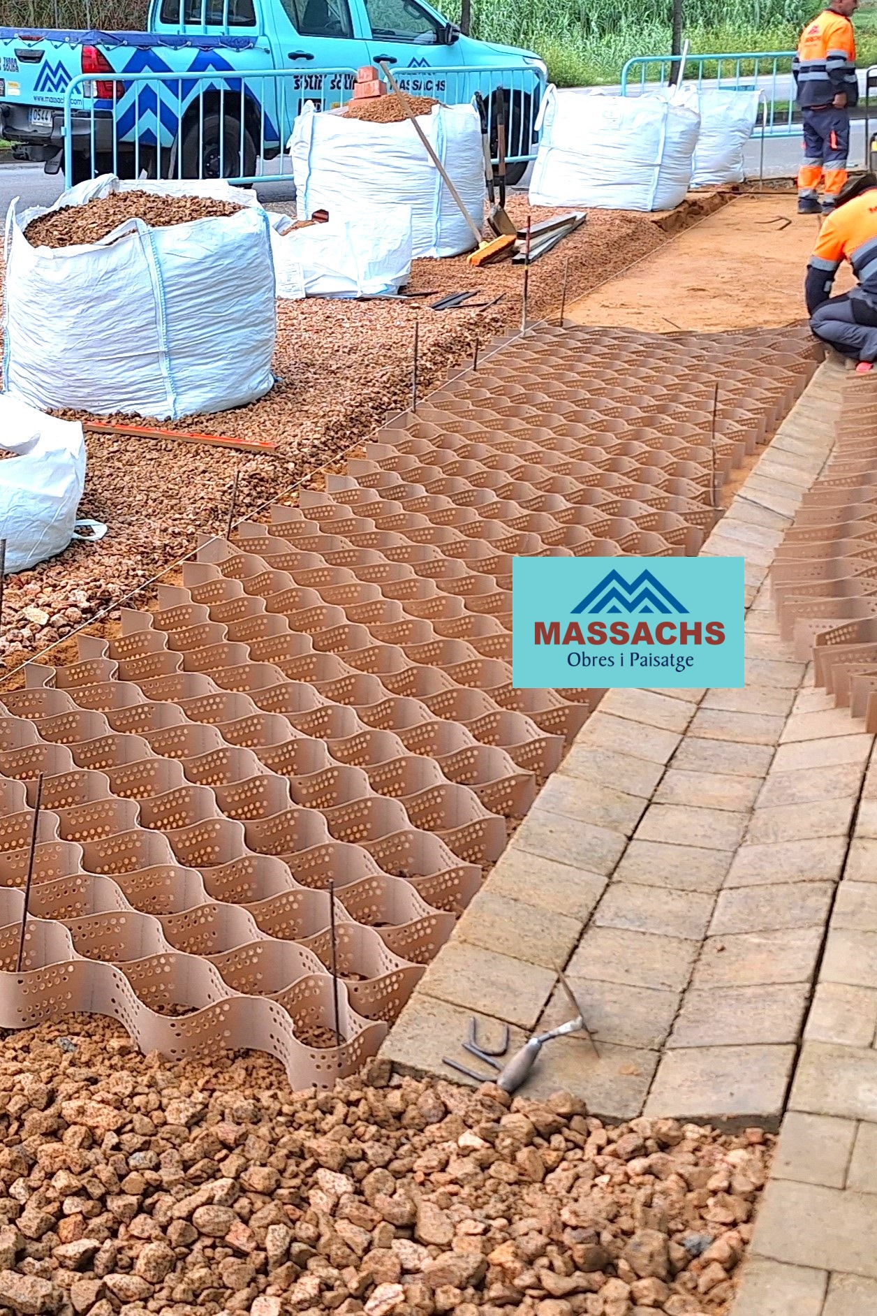 Geomalla. Paviment natural drenant. Àrids reforçats amb geocel·les